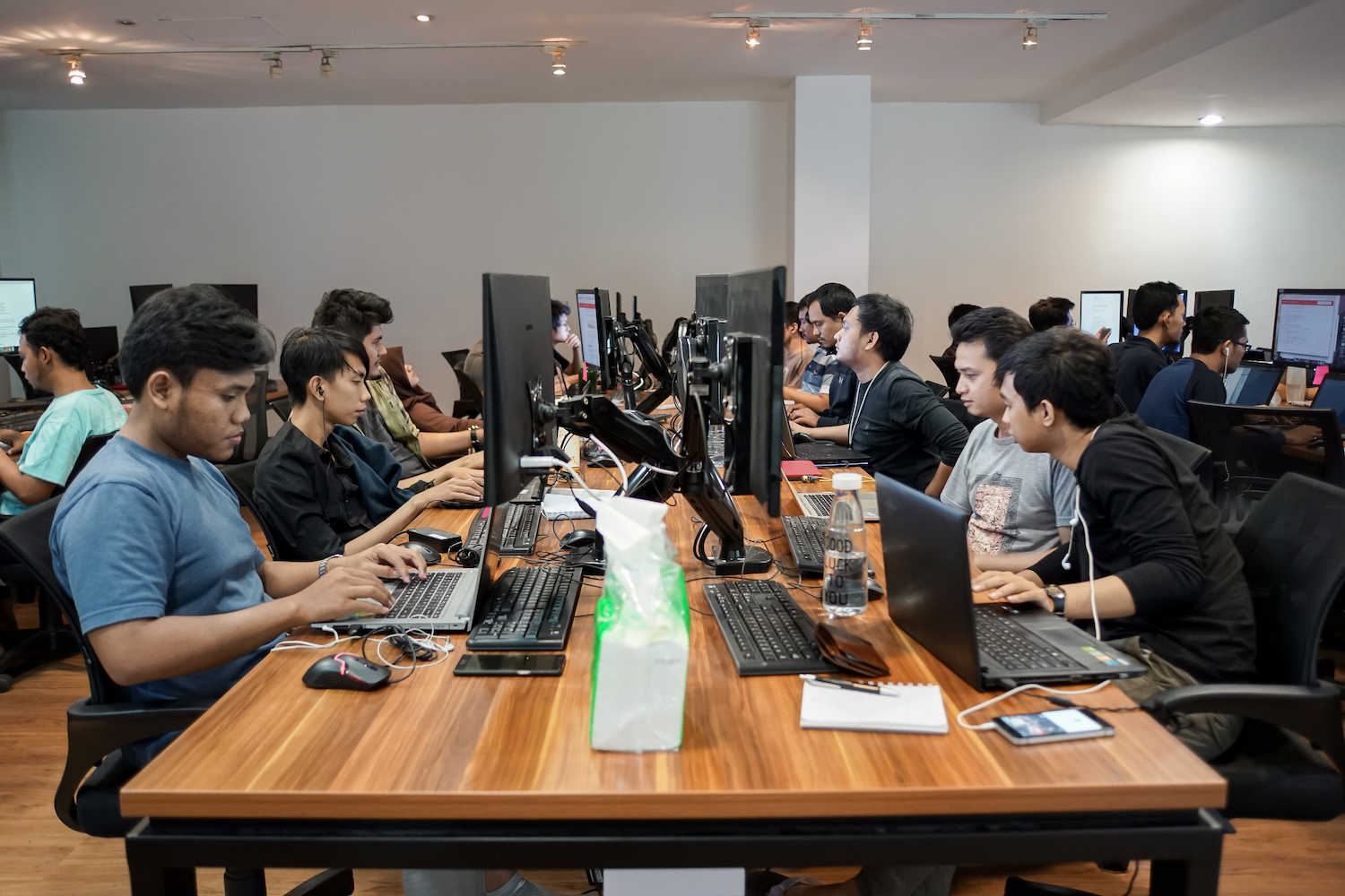 Vietnamese IT Support Staff for International Businesses